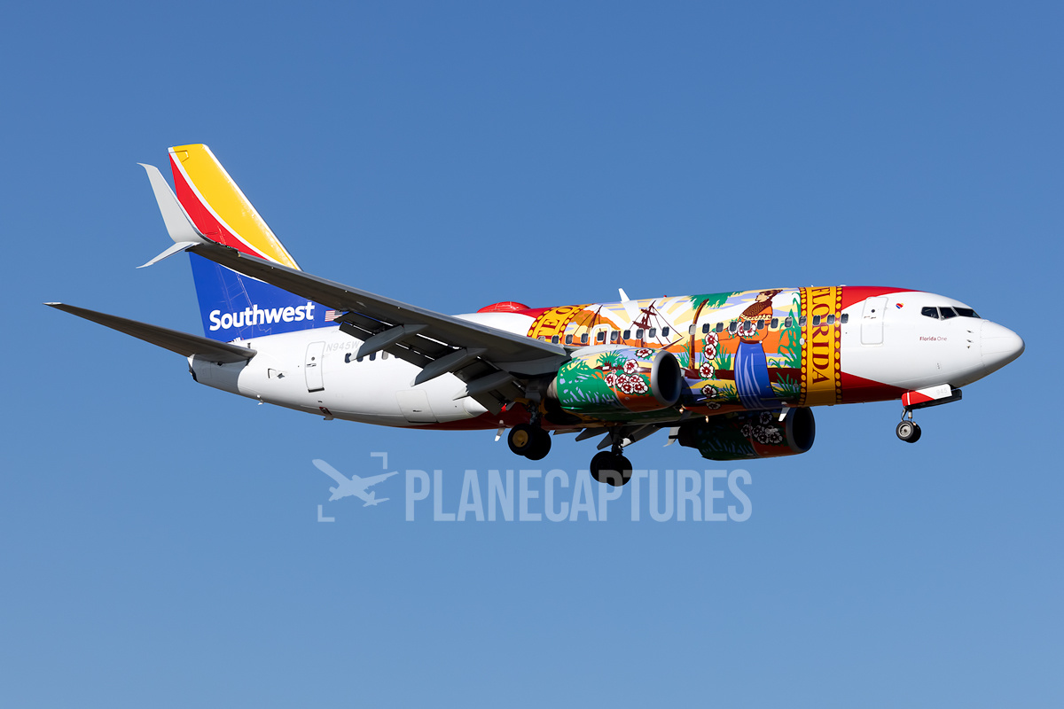 Southwest Airlines Boeing 737-7H4 N945WN | PlaneCaptures | Aviation ...